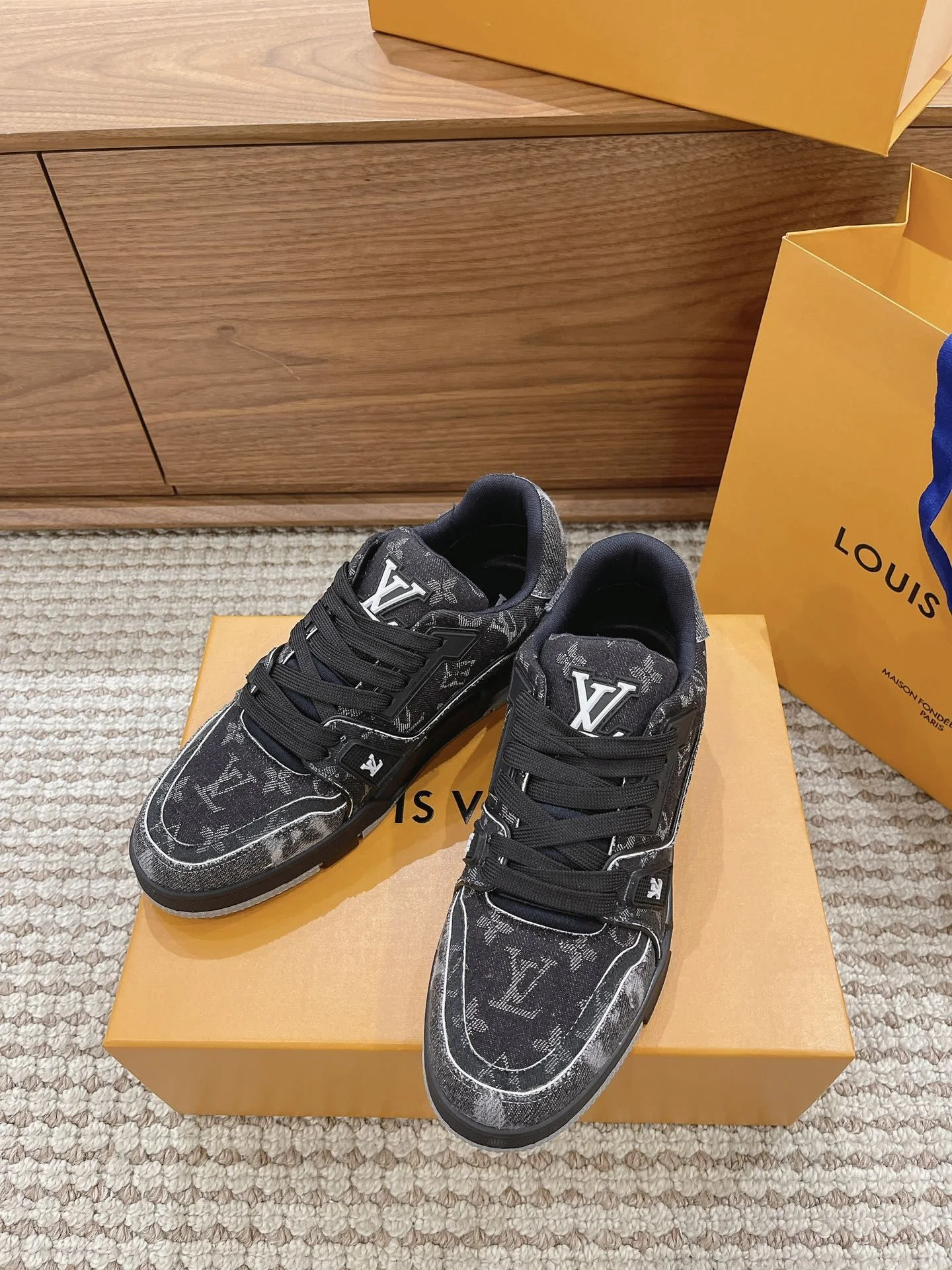 Real Louis Vuitton Trainer Sneaker