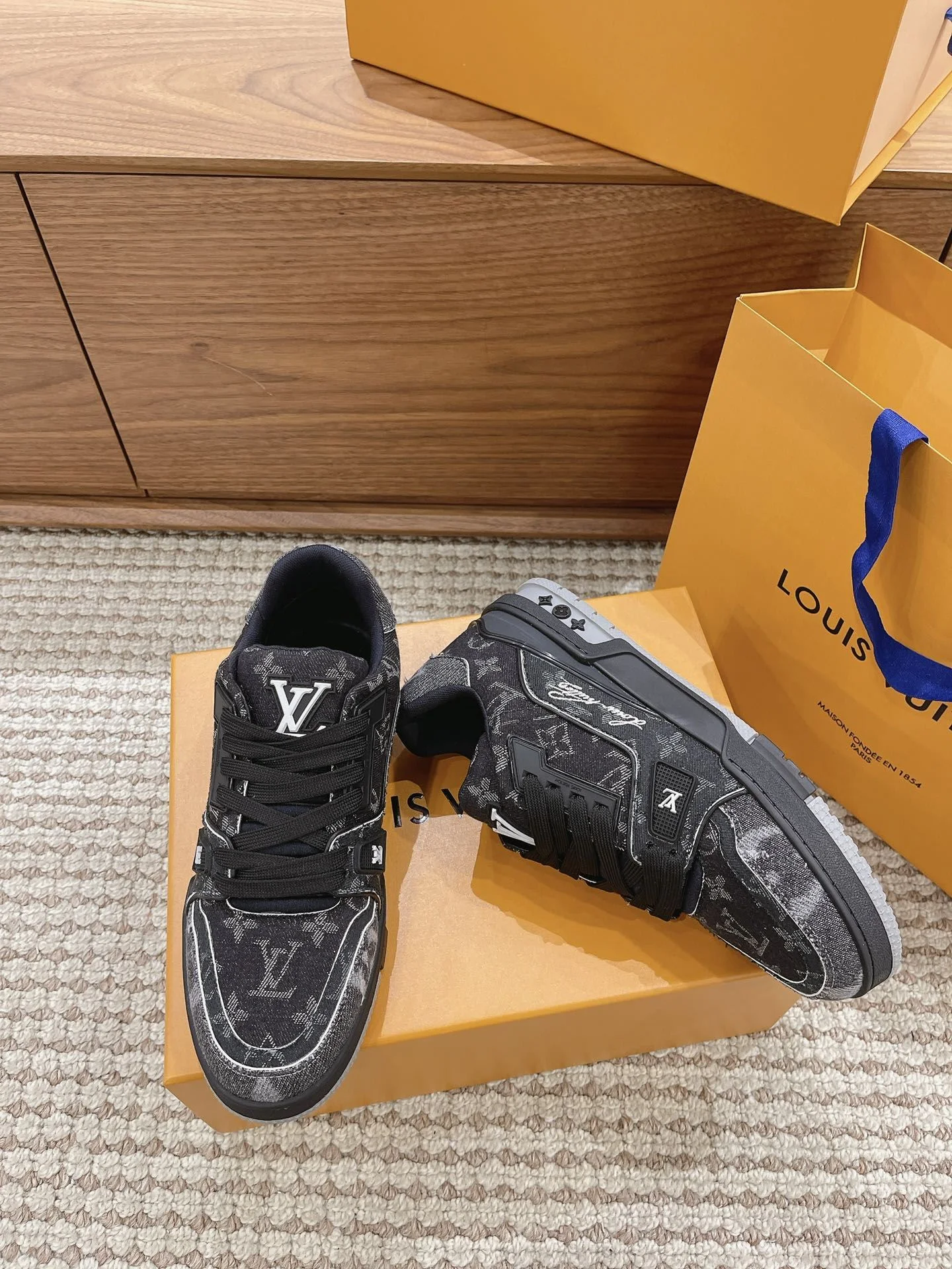 Real Louis Vuitton Trainer Sneaker