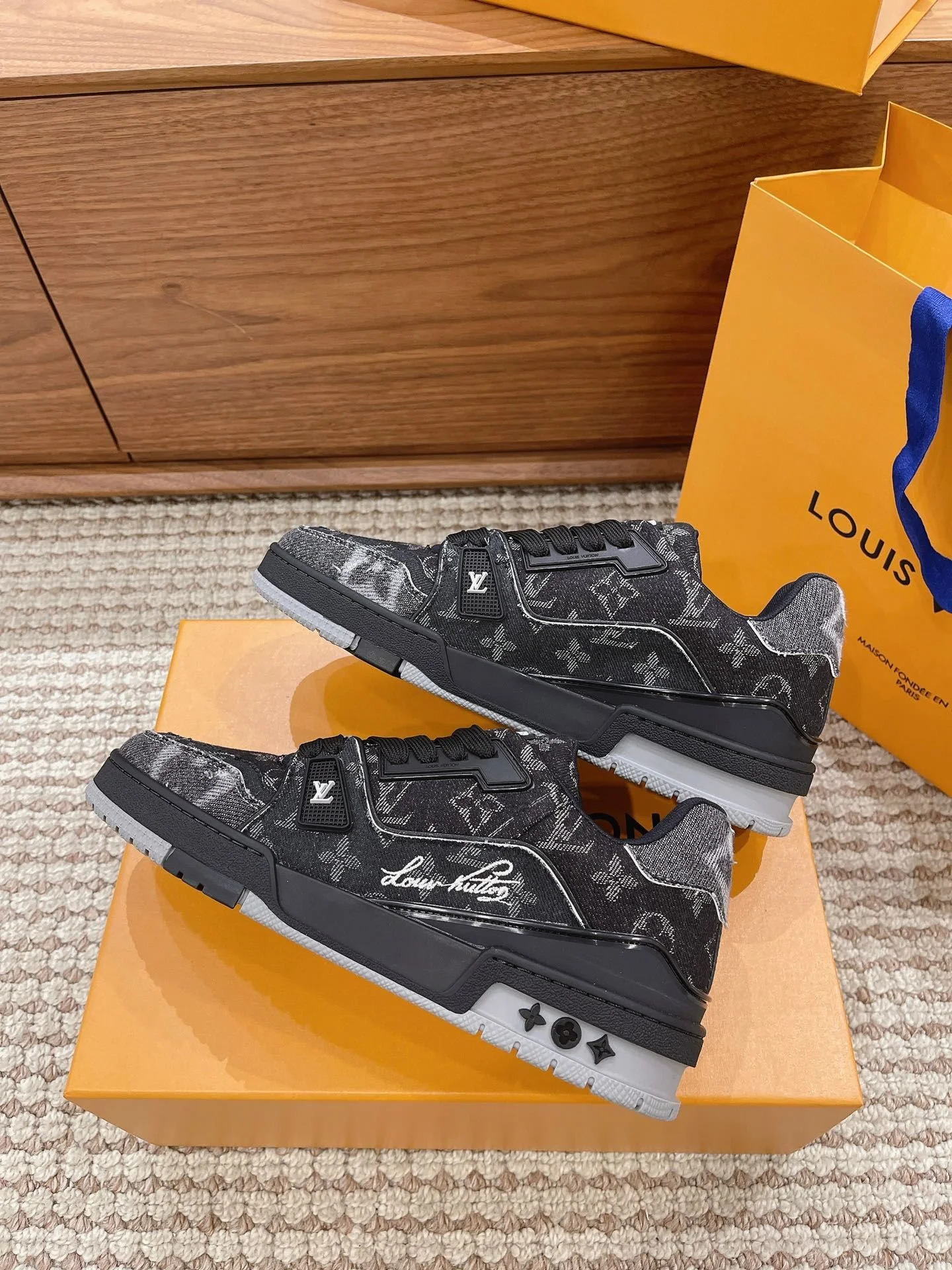 Real Louis Vuitton Trainer Sneaker