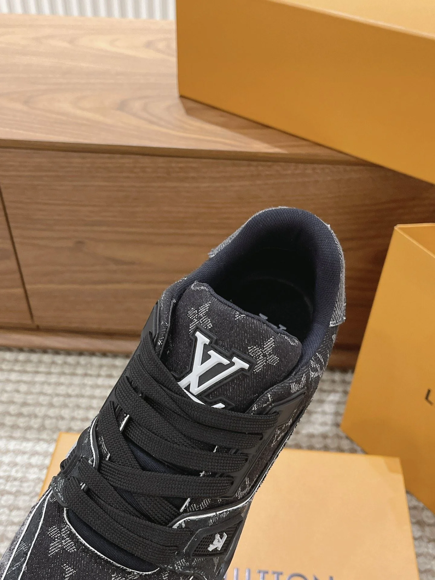 Real Louis Vuitton Trainer Sneaker