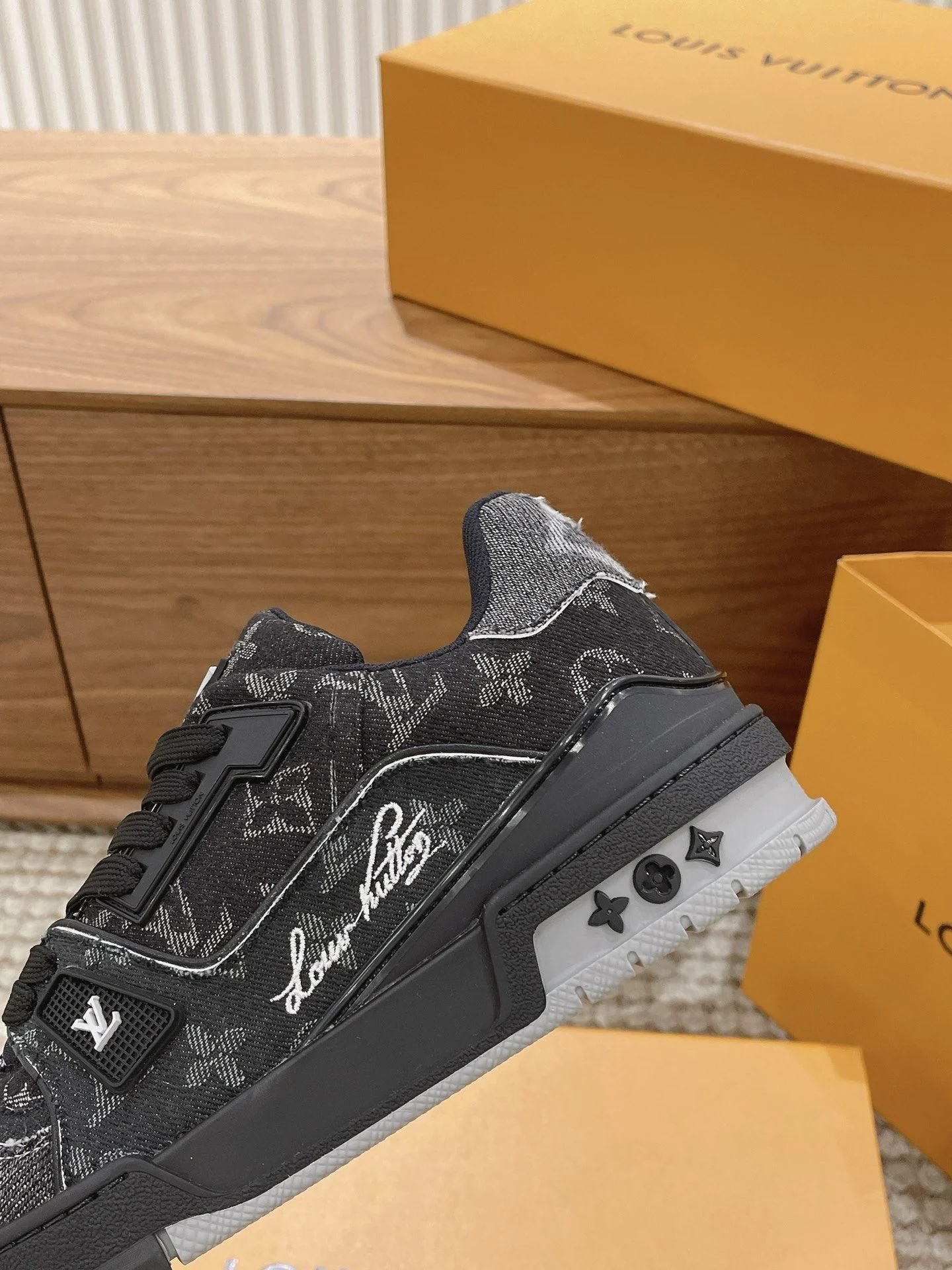 Real Louis Vuitton Trainer Sneaker