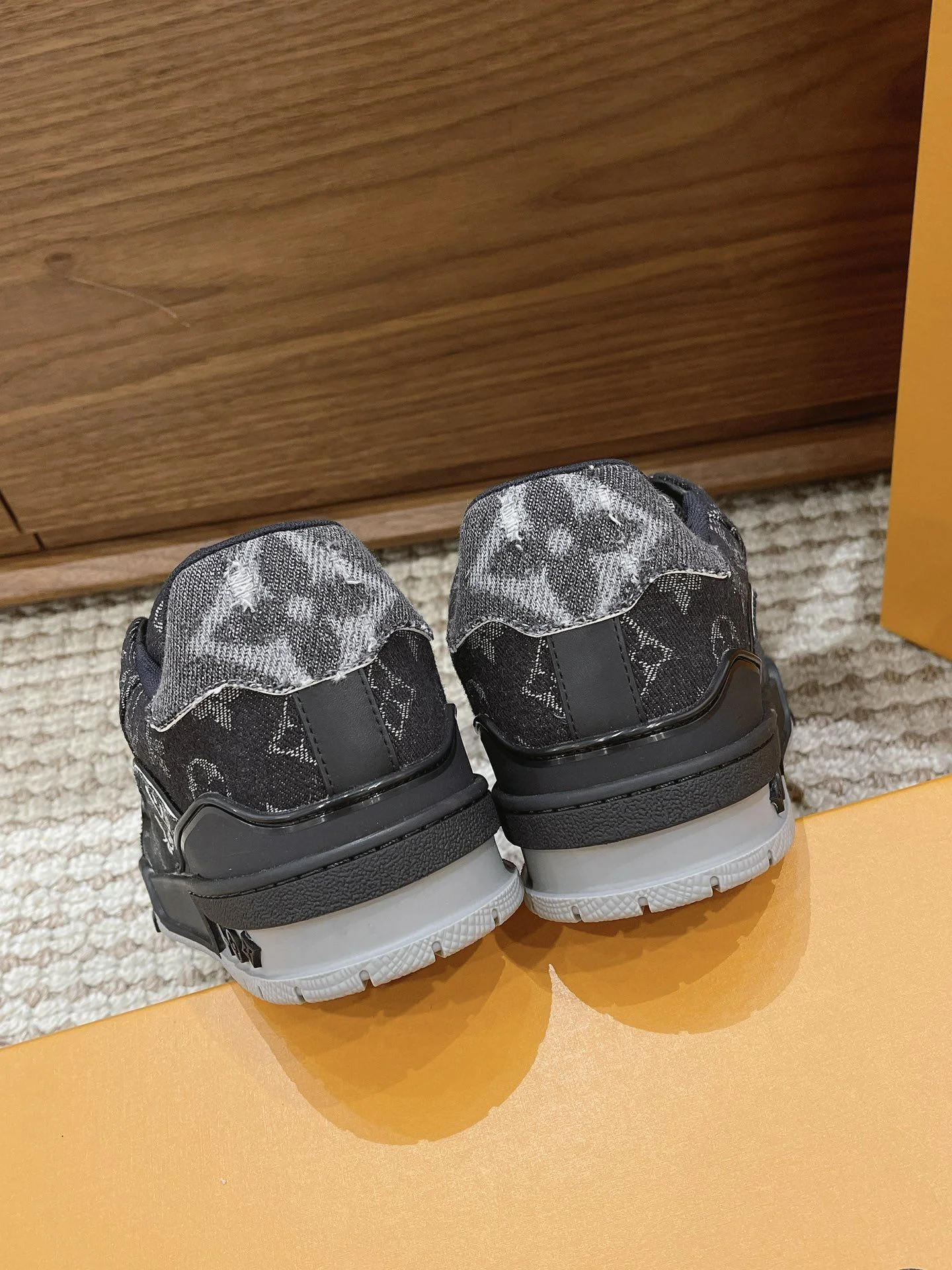 Real Louis Vuitton Trainer Sneaker