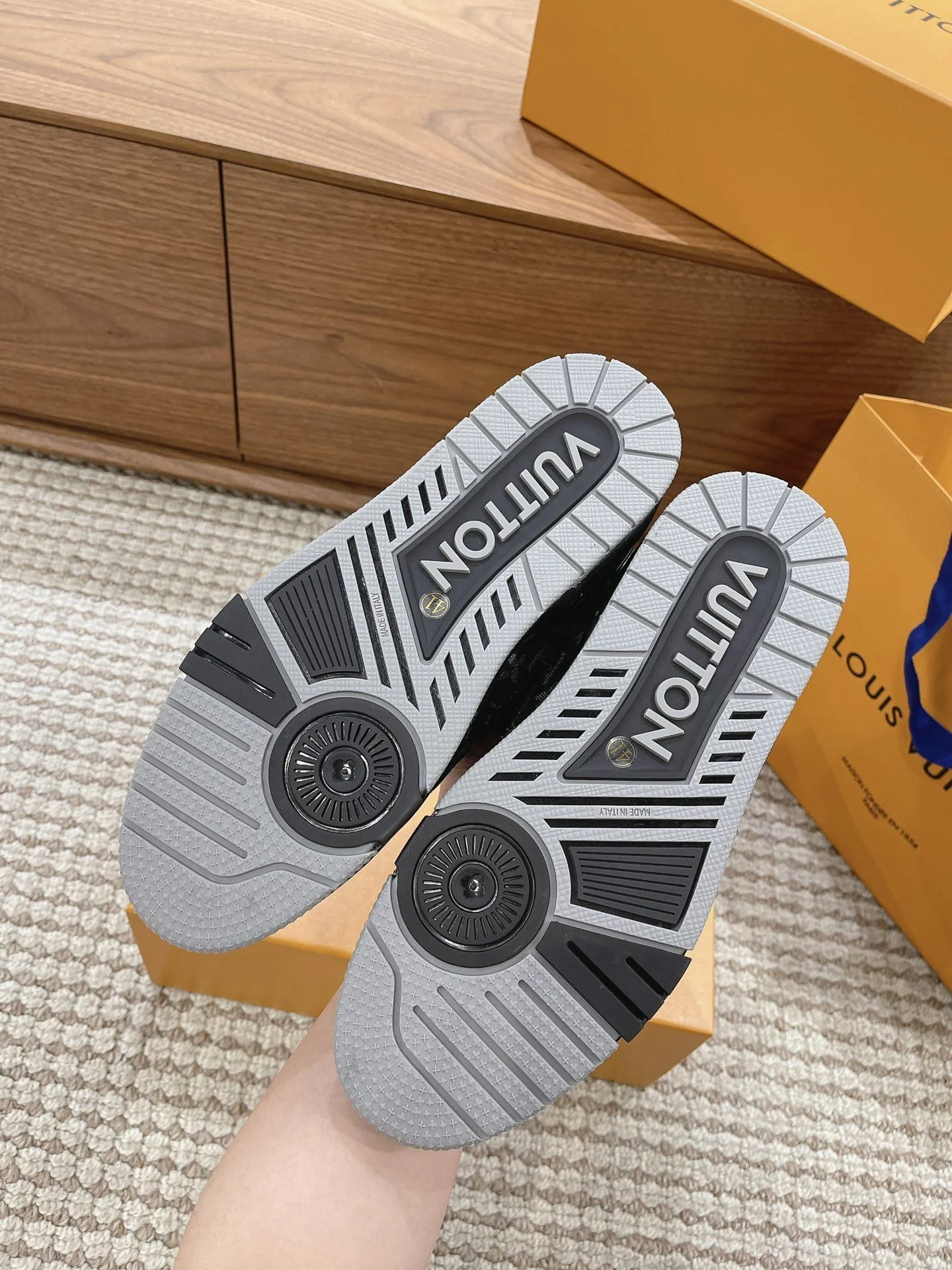 Real Louis Vuitton Trainer Sneaker