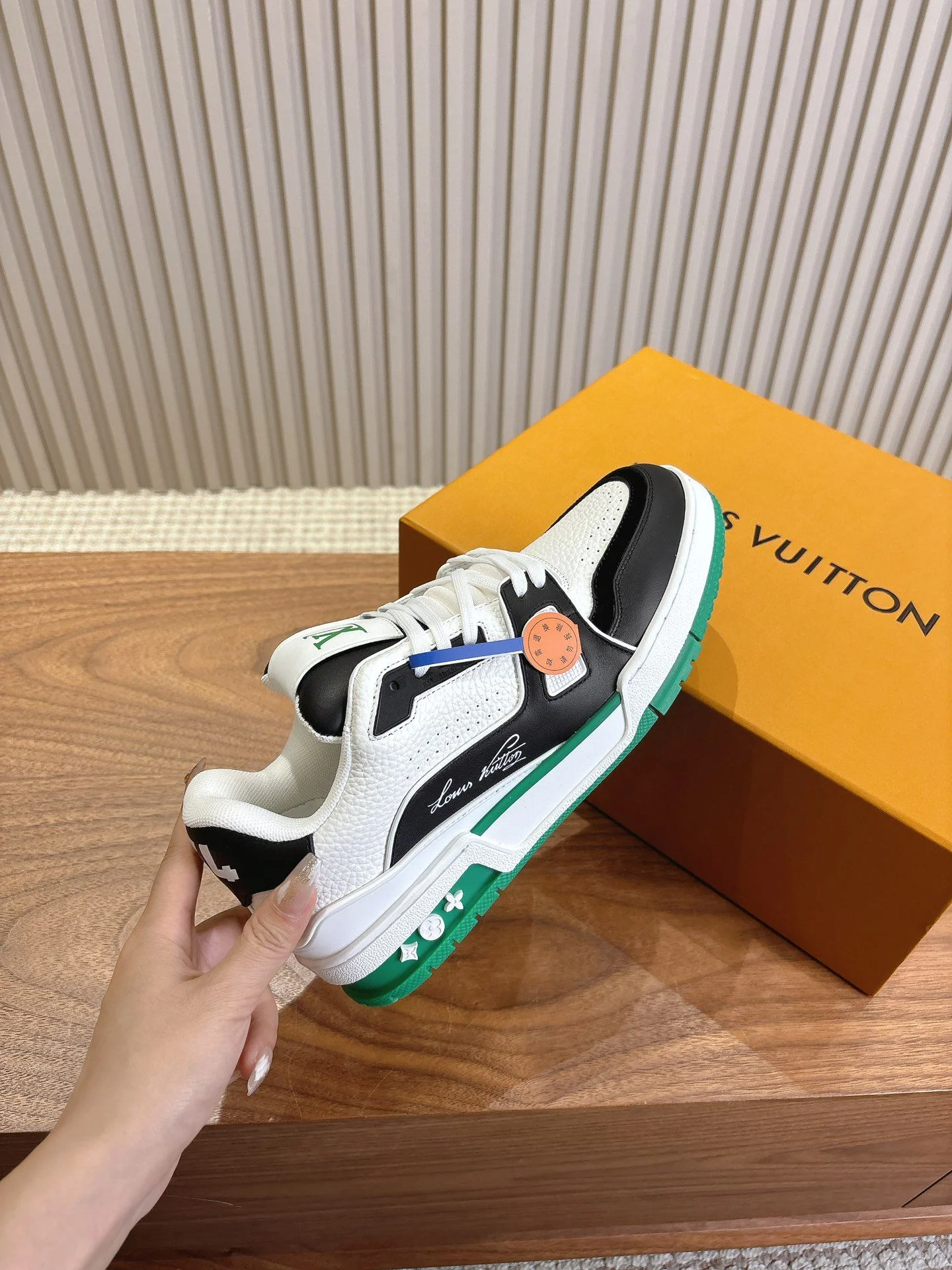 Accurate model Louis Vuitton Trainer Sneaker