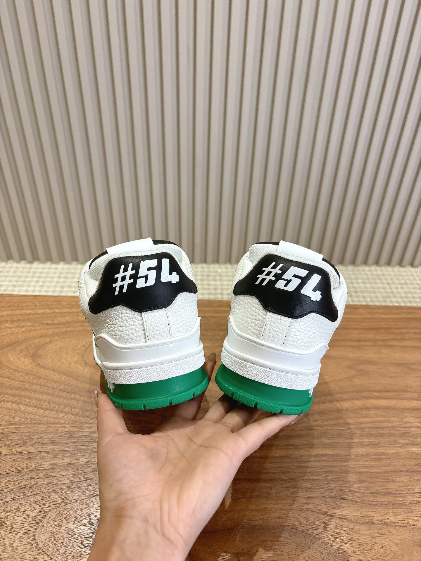 Accurate model Louis Vuitton Trainer Sneaker