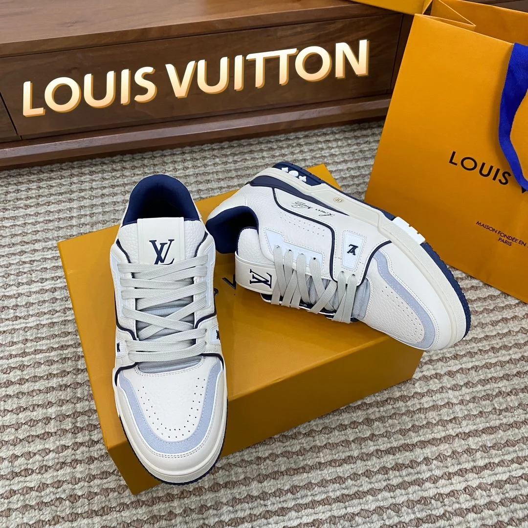 Accurate model Louis Vuitton Trainer Sneaker