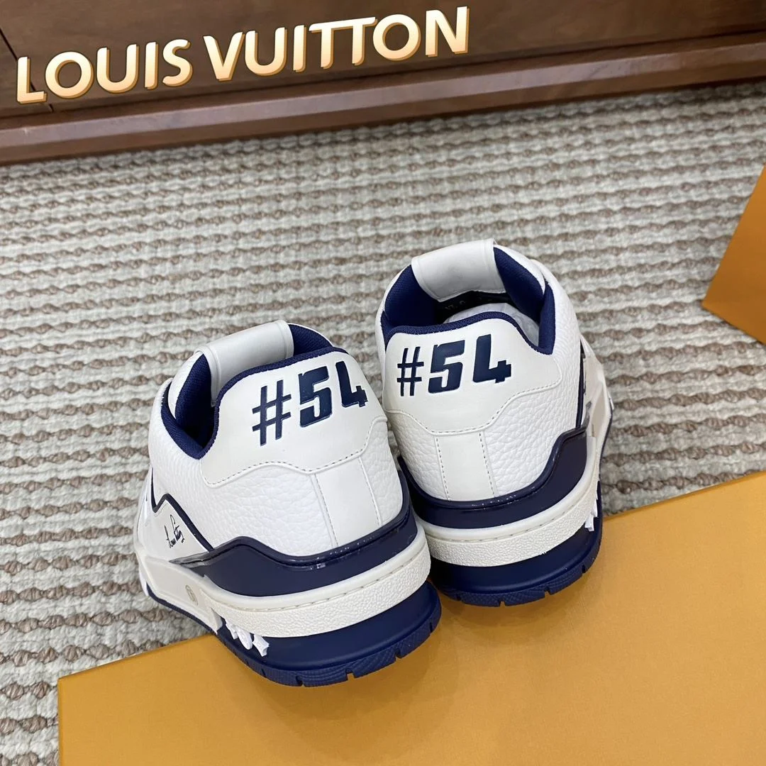 Accurate model Louis Vuitton Trainer Sneaker