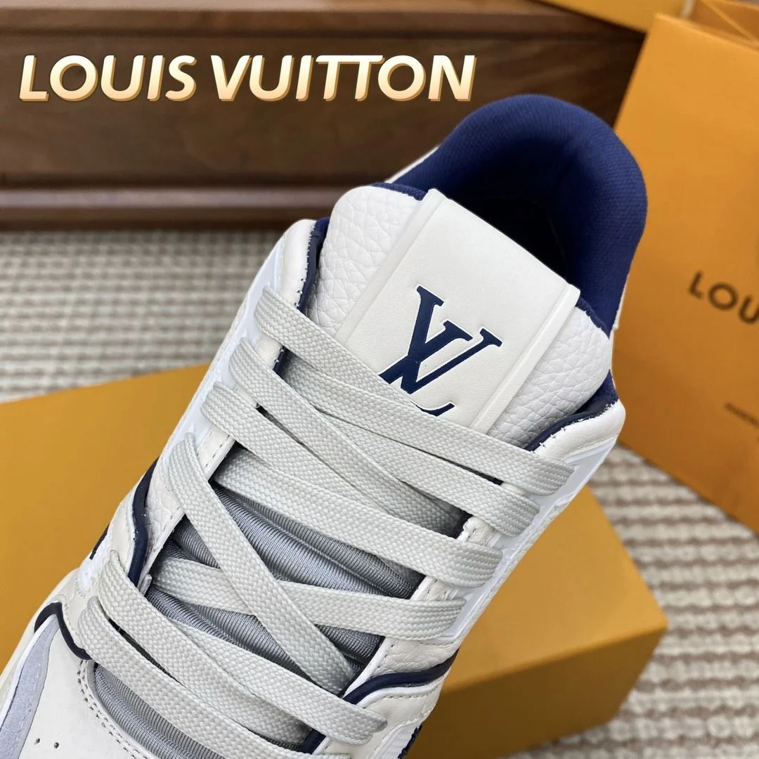 Accurate model Louis Vuitton Trainer Sneaker