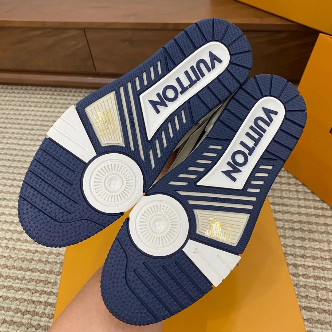Accurate model Louis Vuitton Trainer Sneaker