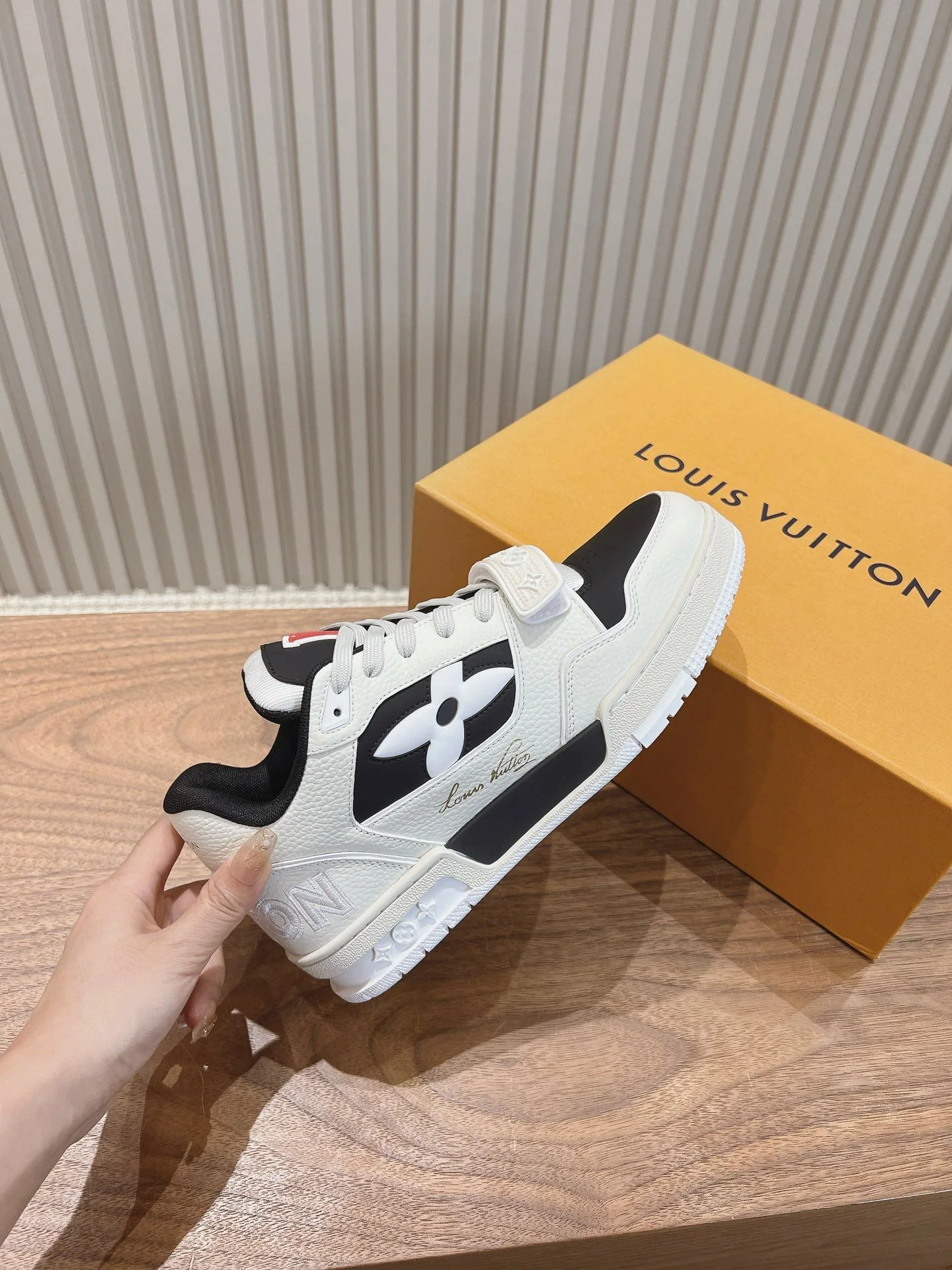 High accuracy Louis Vuitton Trainer Sneaker