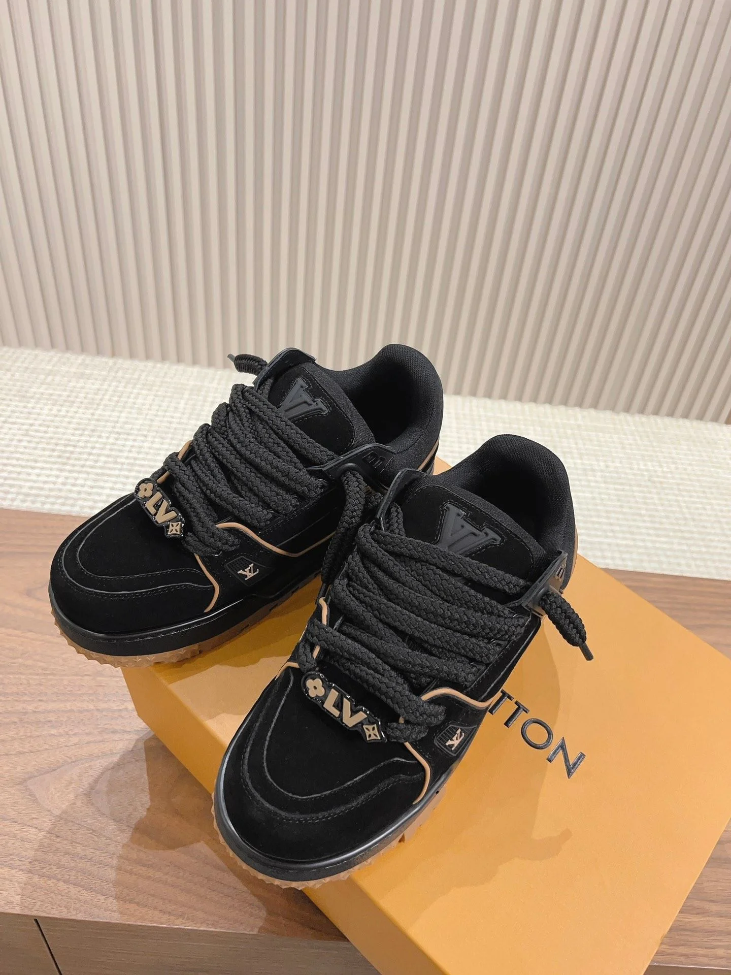 Real Louis Vuitton Trainer Sneaker