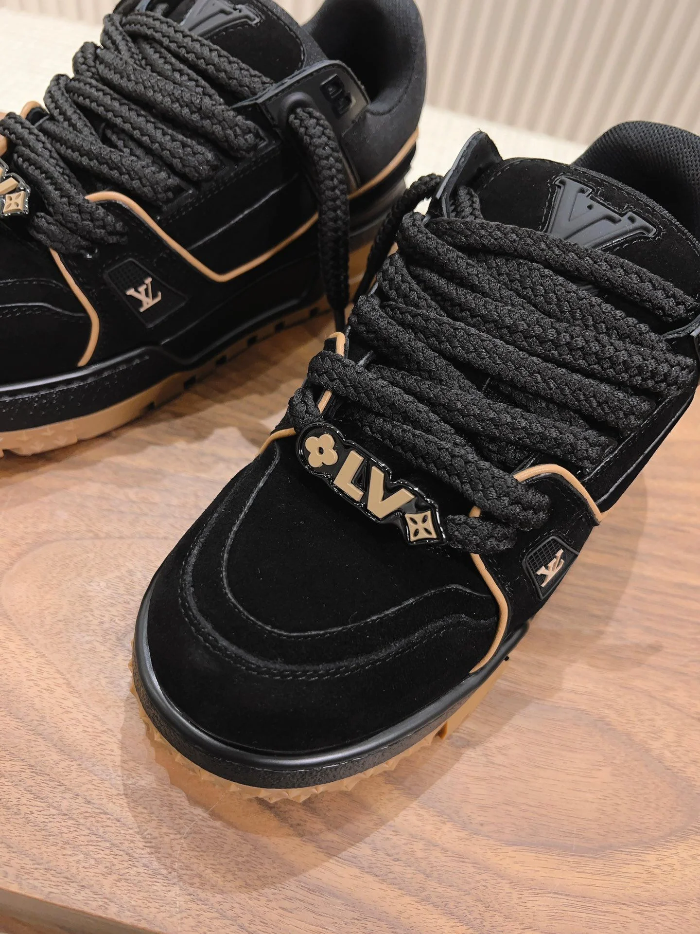 Real Louis Vuitton Trainer Sneaker