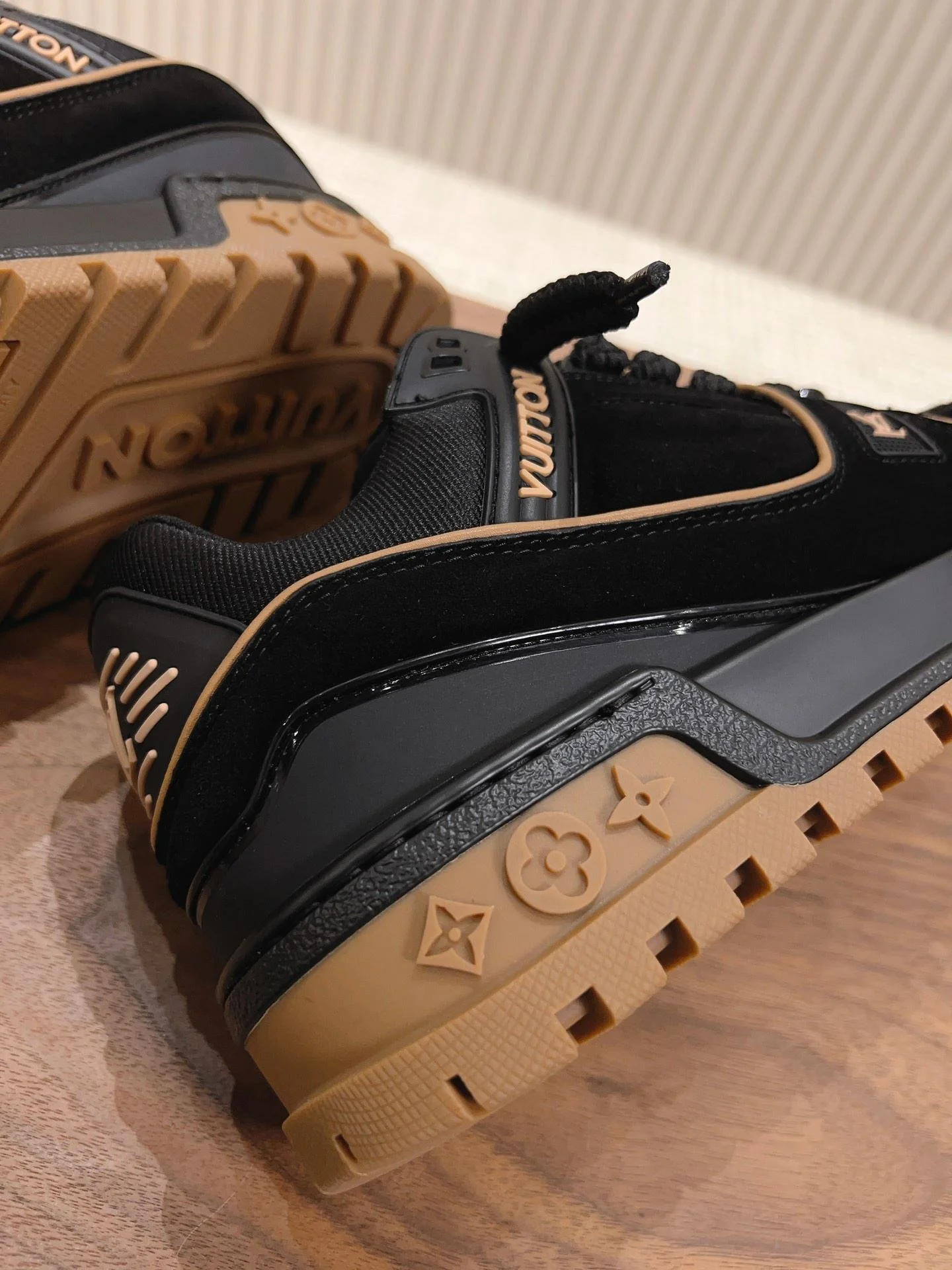 Real Louis Vuitton Trainer Sneaker