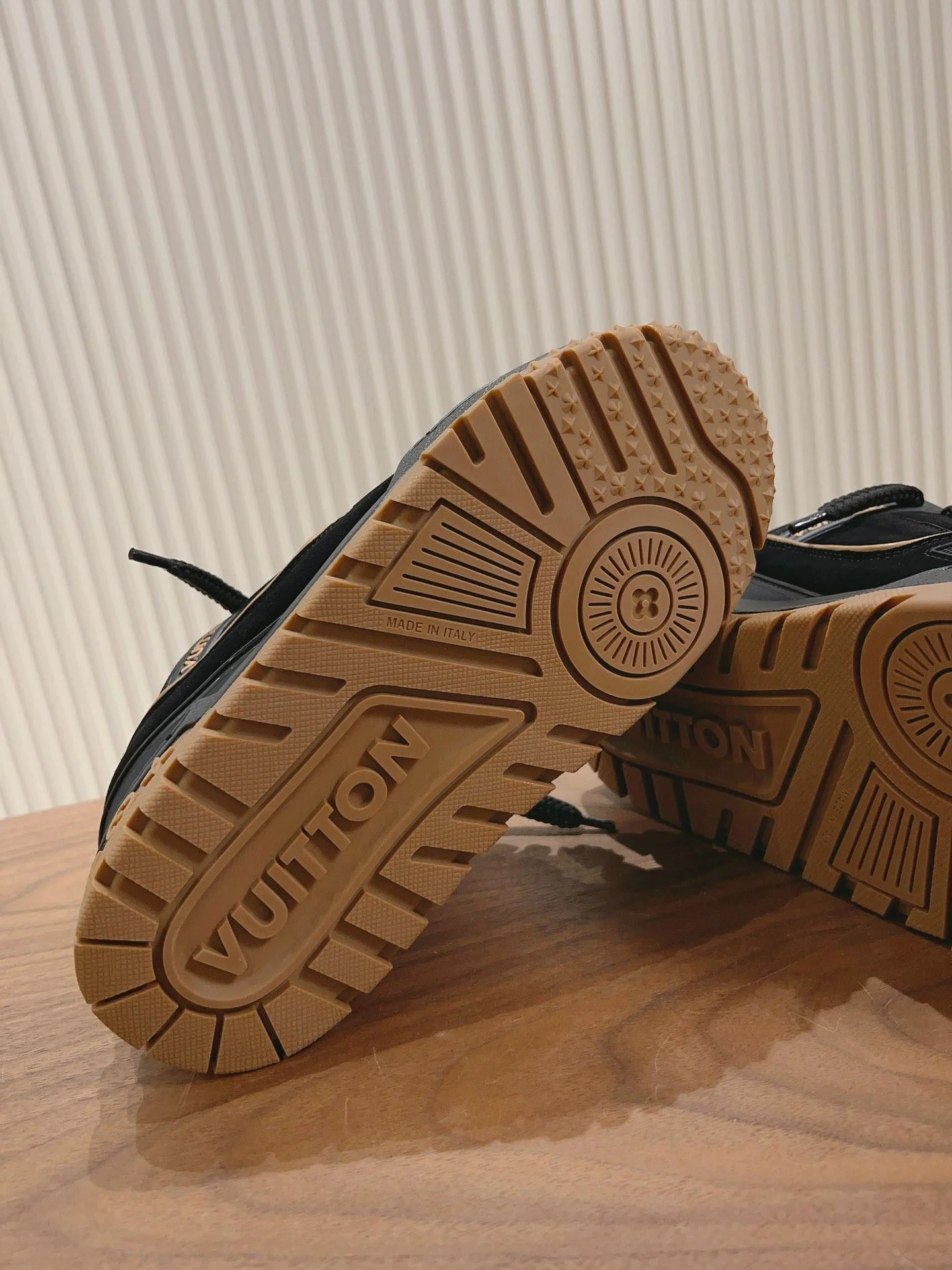Real Louis Vuitton Trainer Sneaker
