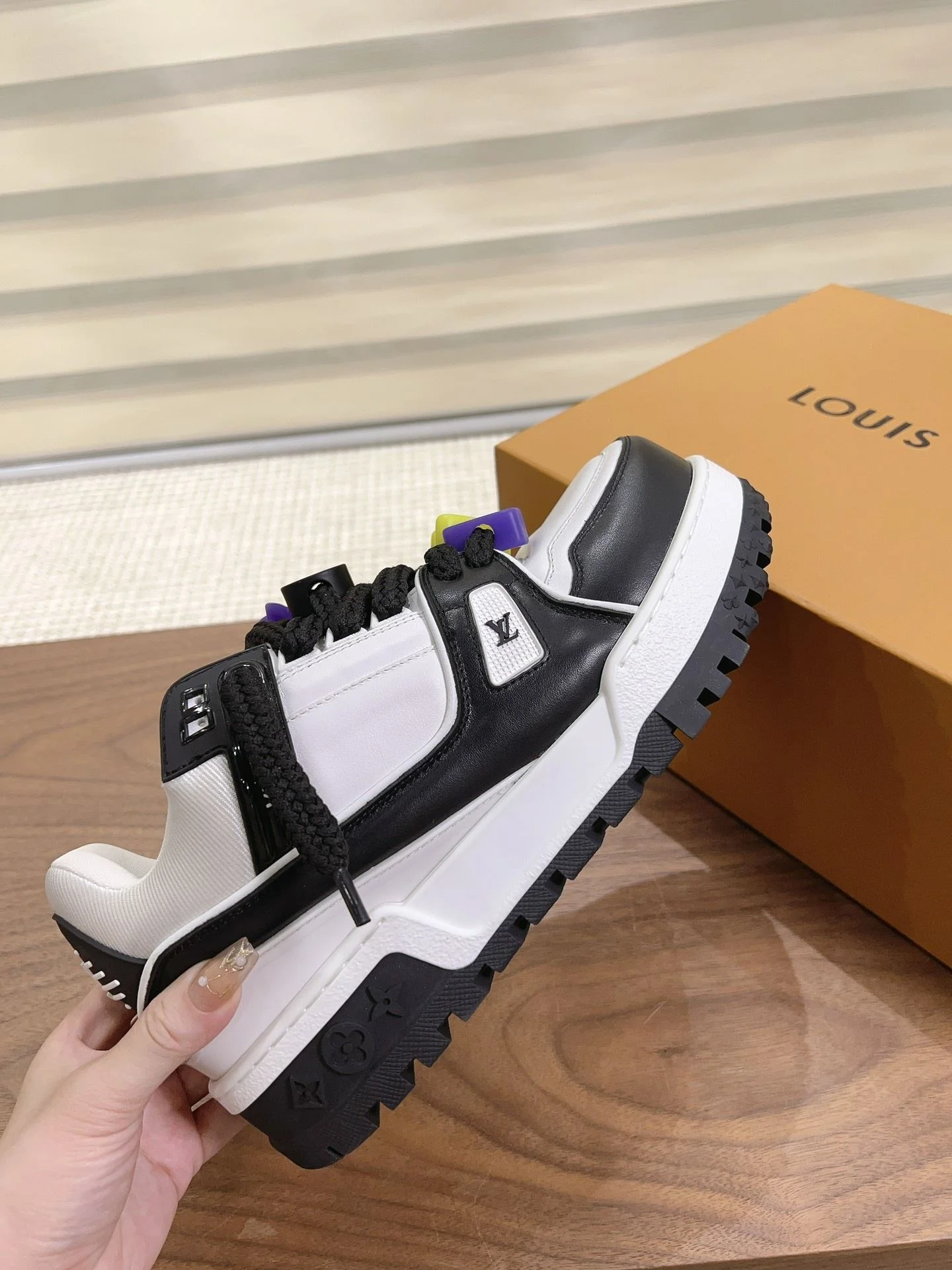 Bargain Louis Vuitton Trainer Sneaker