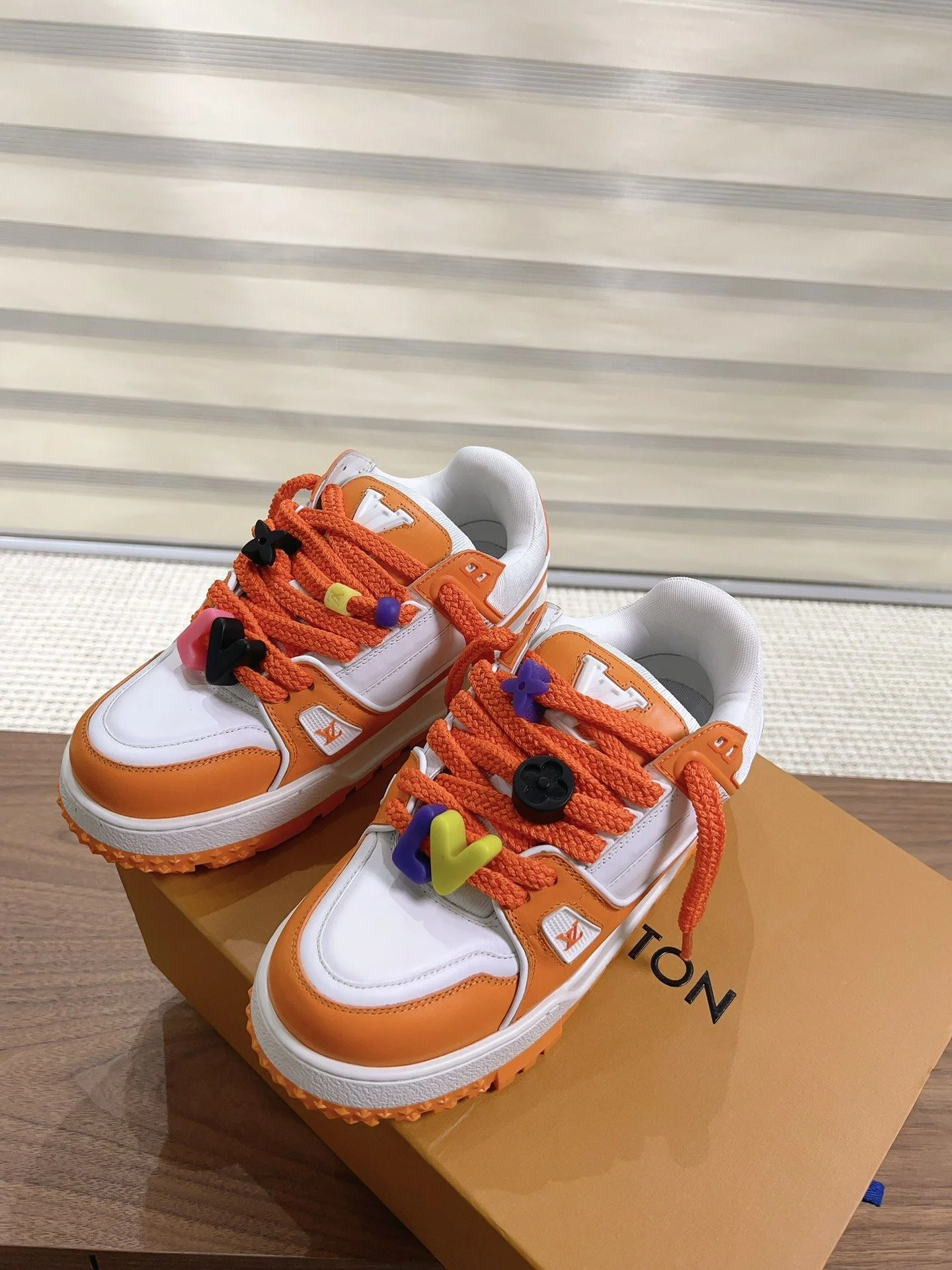 Accurate model Louis Vuitton Trainer Sneaker