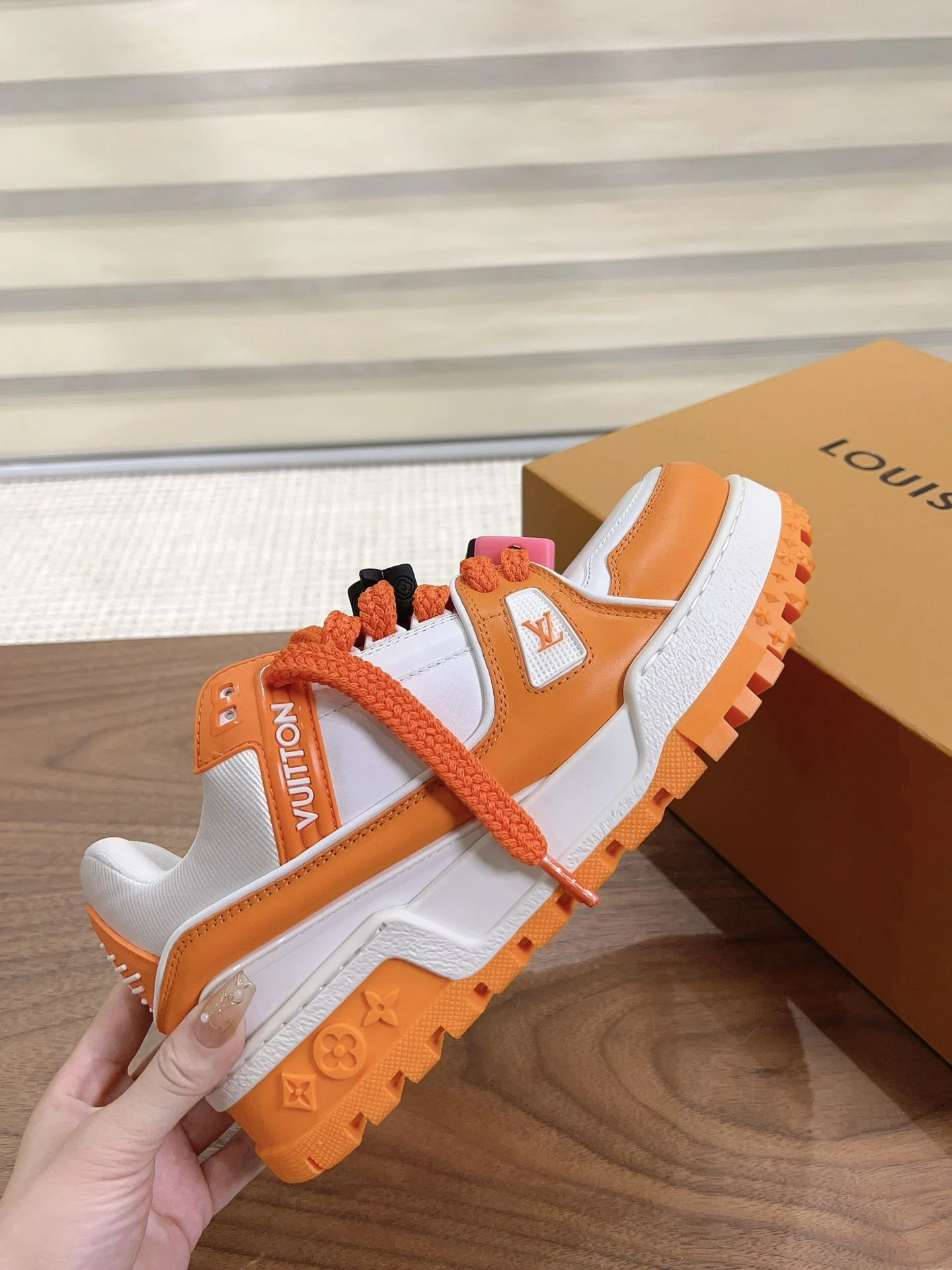 Accurate model Louis Vuitton Trainer Sneaker