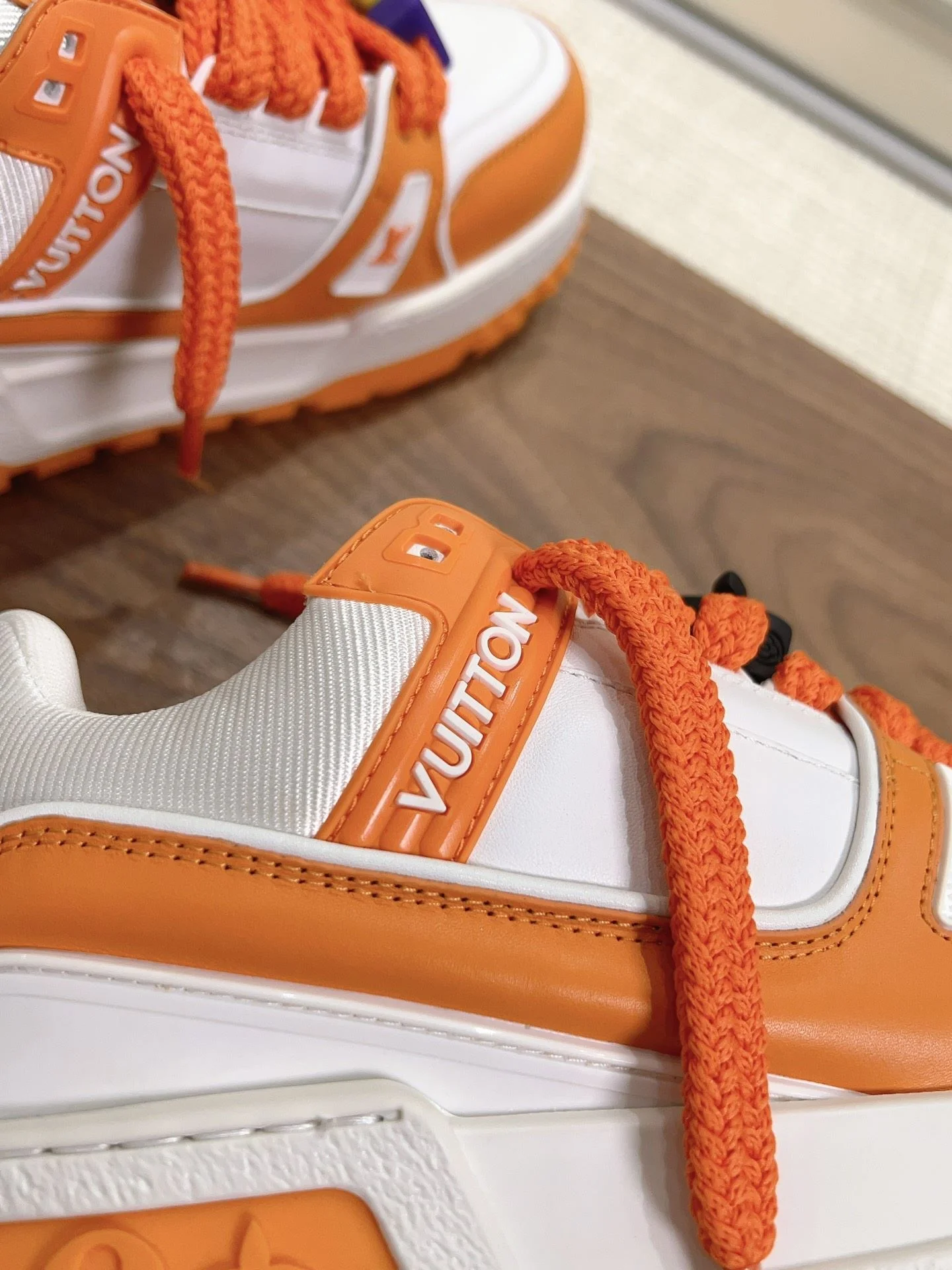 Accurate model Louis Vuitton Trainer Sneaker