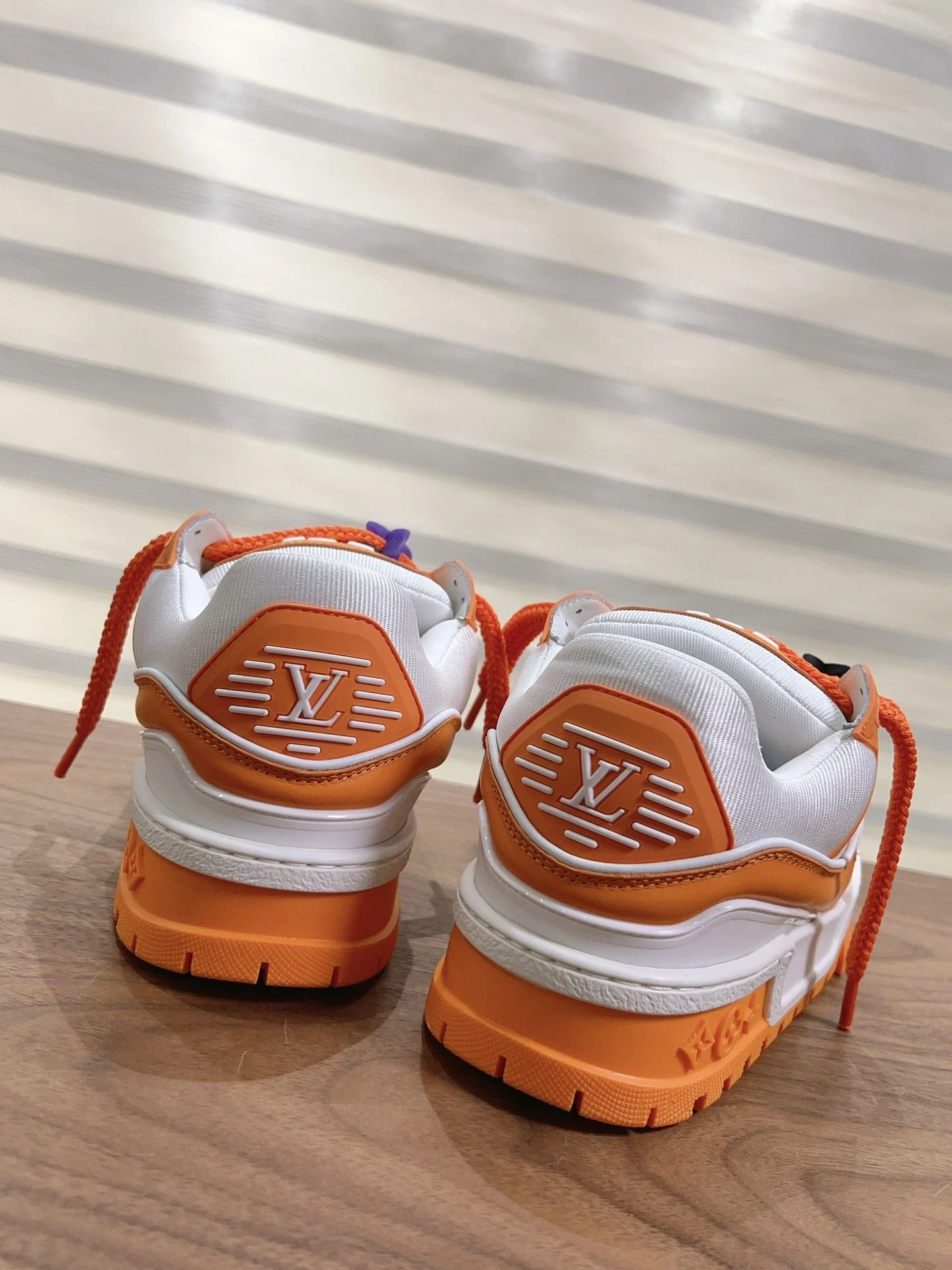 Accurate model Louis Vuitton Trainer Sneaker