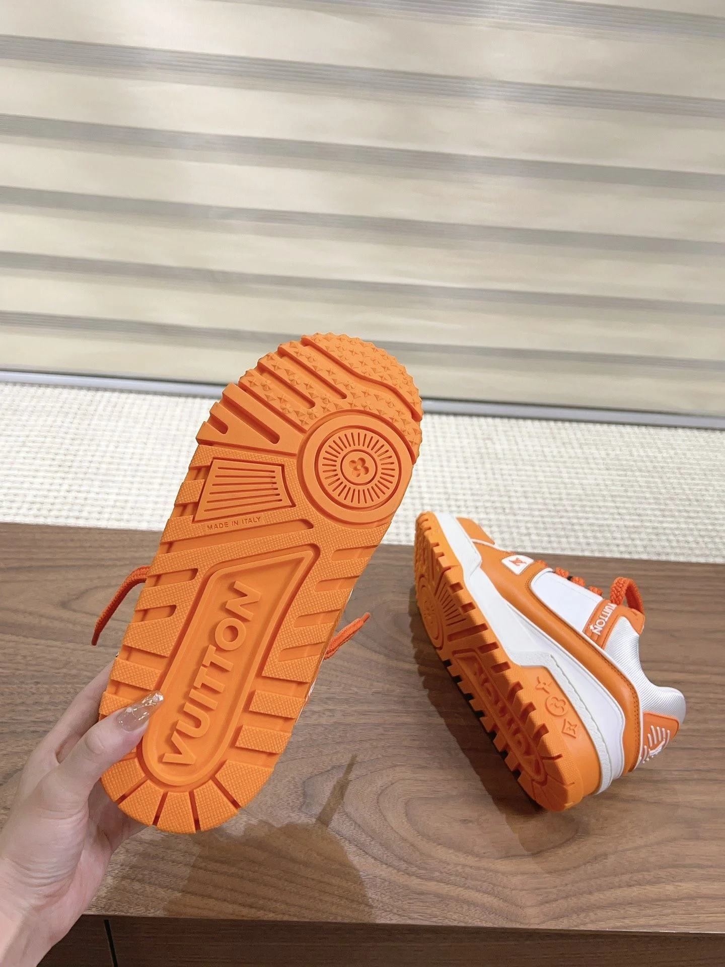 Accurate model Louis Vuitton Trainer Sneaker