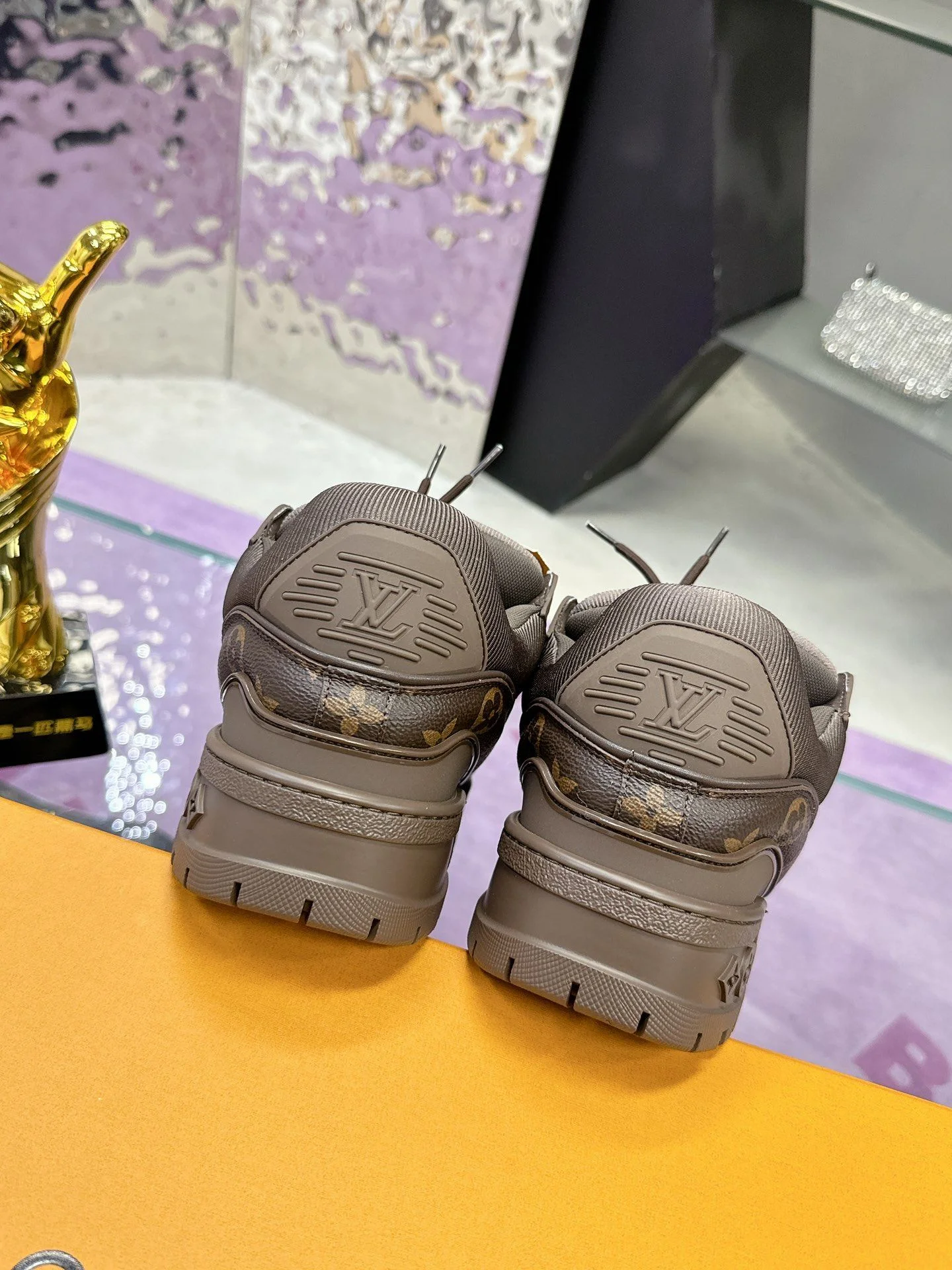 Original Louis Vuitton Trainer Sneaker