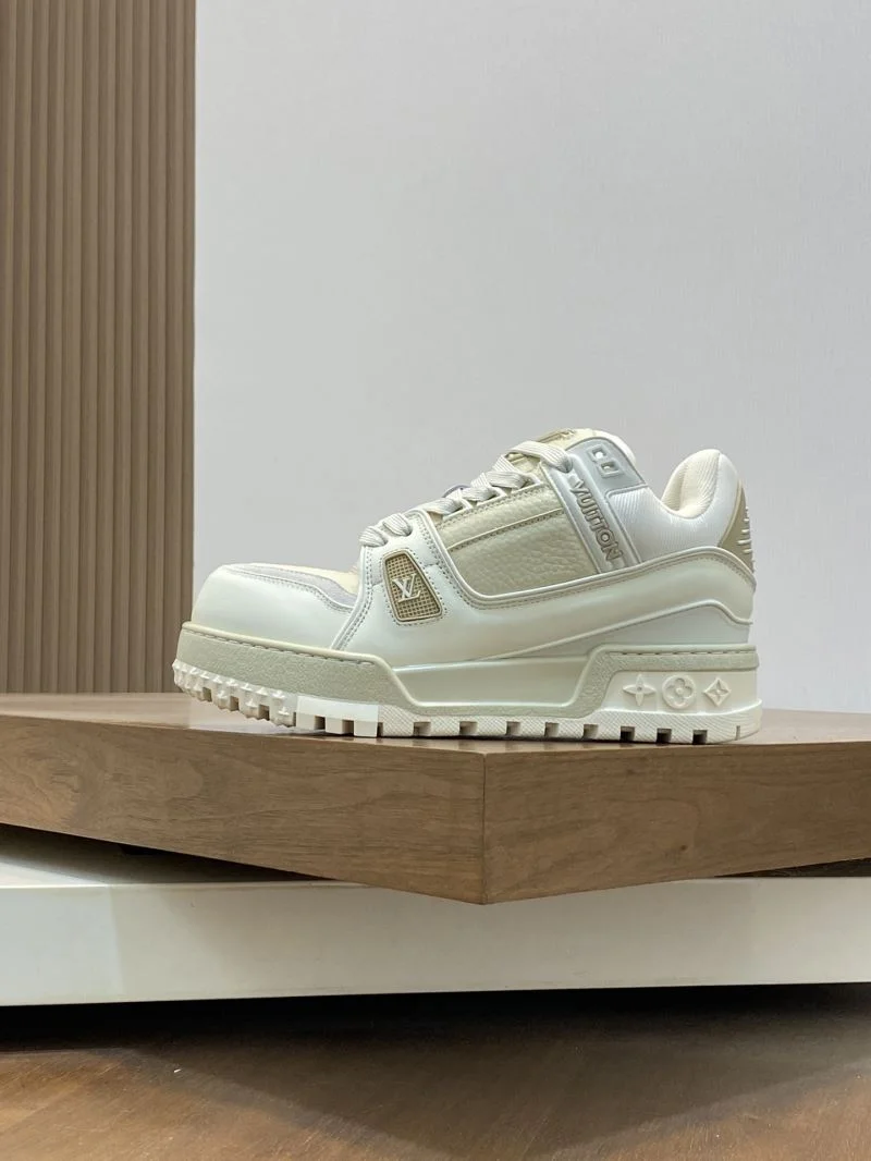 Accurate model Louis Vuitton Trainer Sneaker