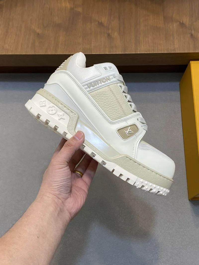 Accurate model Louis Vuitton Trainer Sneaker