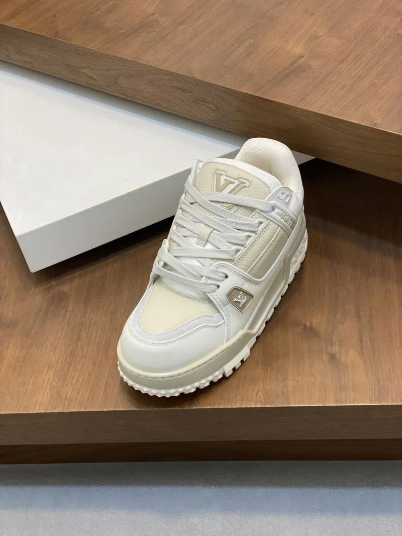 Accurate model Louis Vuitton Trainer Sneaker