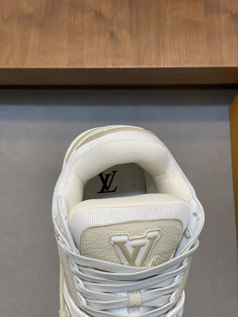 Accurate model Louis Vuitton Trainer Sneaker