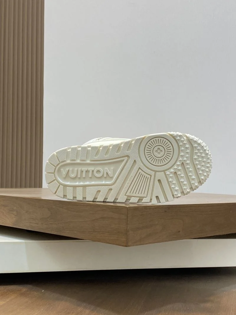 Accurate model Louis Vuitton Trainer Sneaker