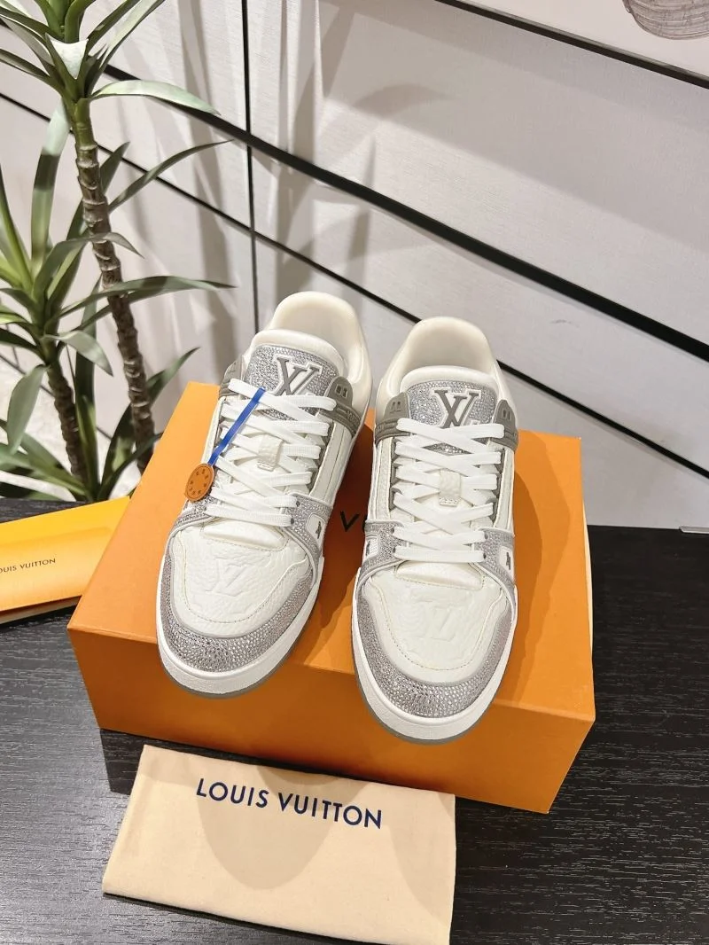 Accurate model Louis Vuitton Trainer Sneaker