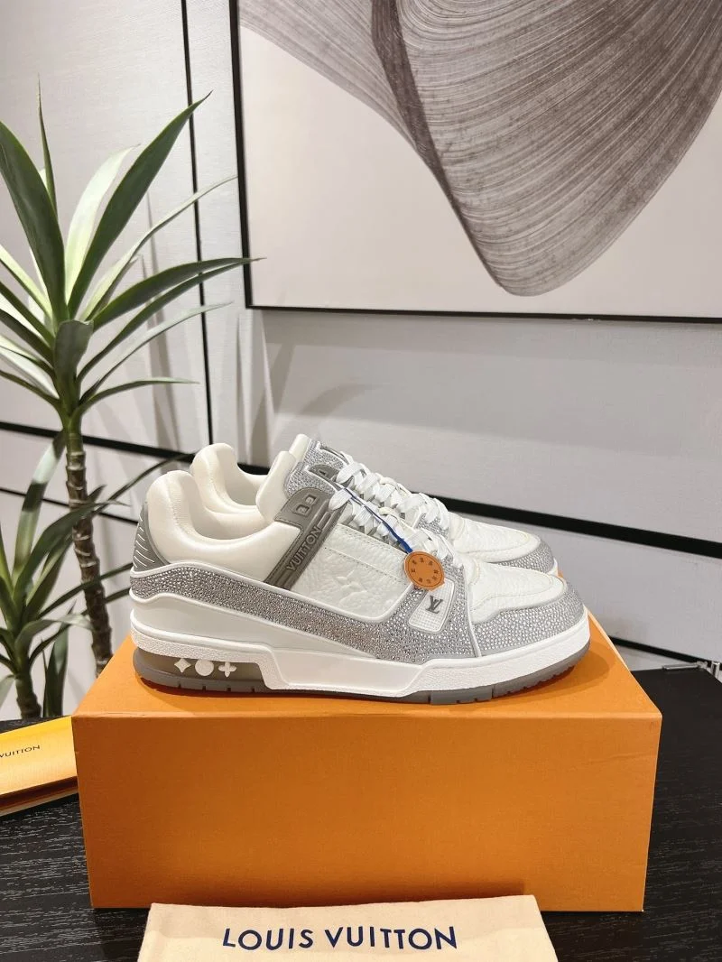 Accurate model Louis Vuitton Trainer Sneaker