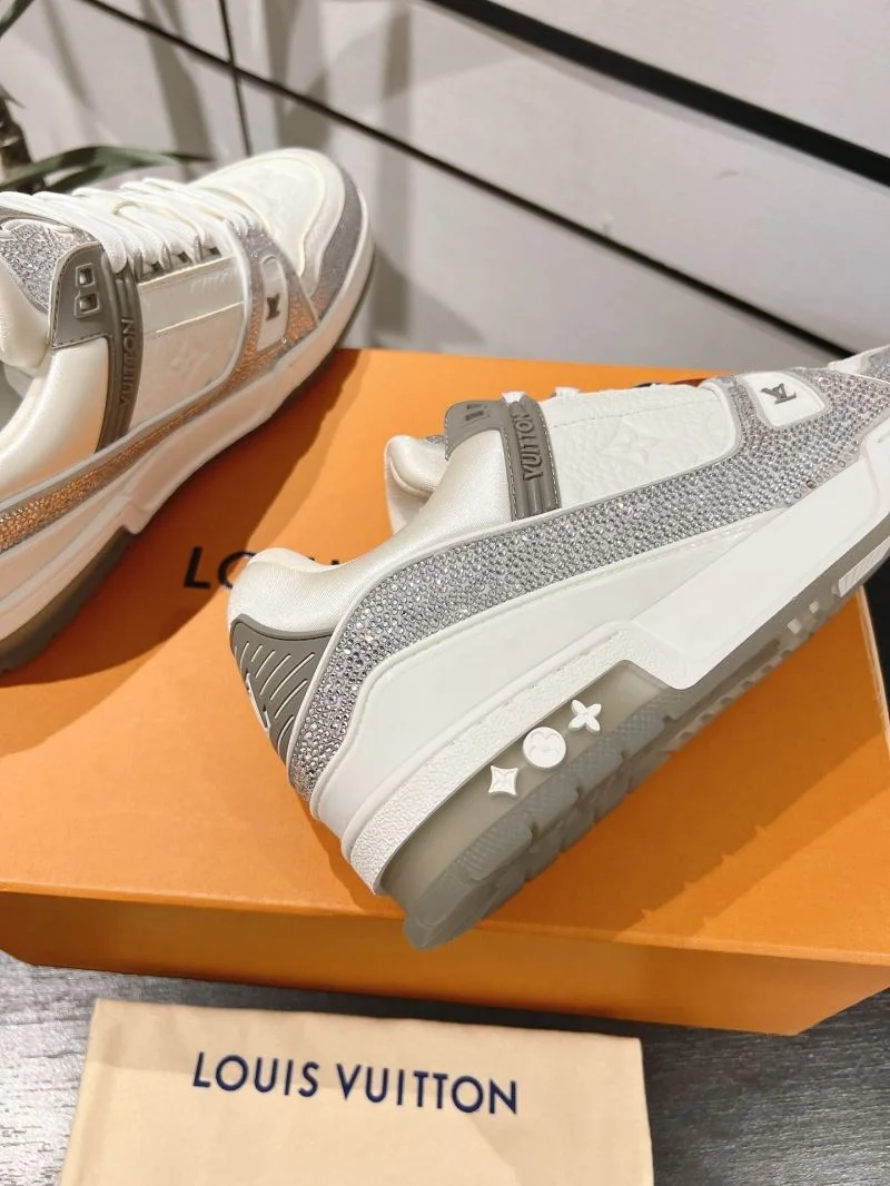Accurate model Louis Vuitton Trainer Sneaker