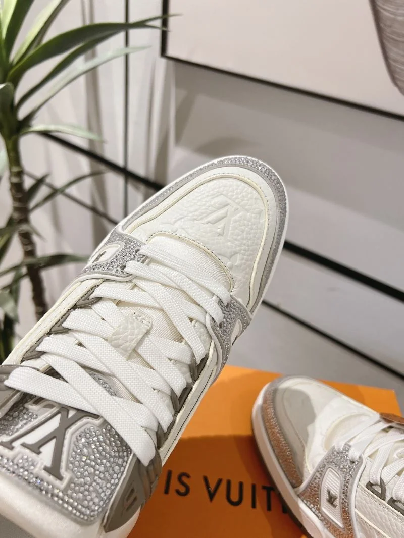 Accurate model Louis Vuitton Trainer Sneaker