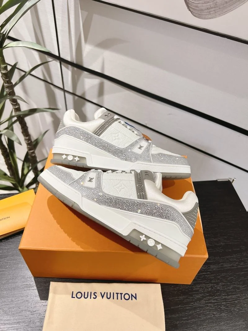 Accurate model Louis Vuitton Trainer Sneaker
