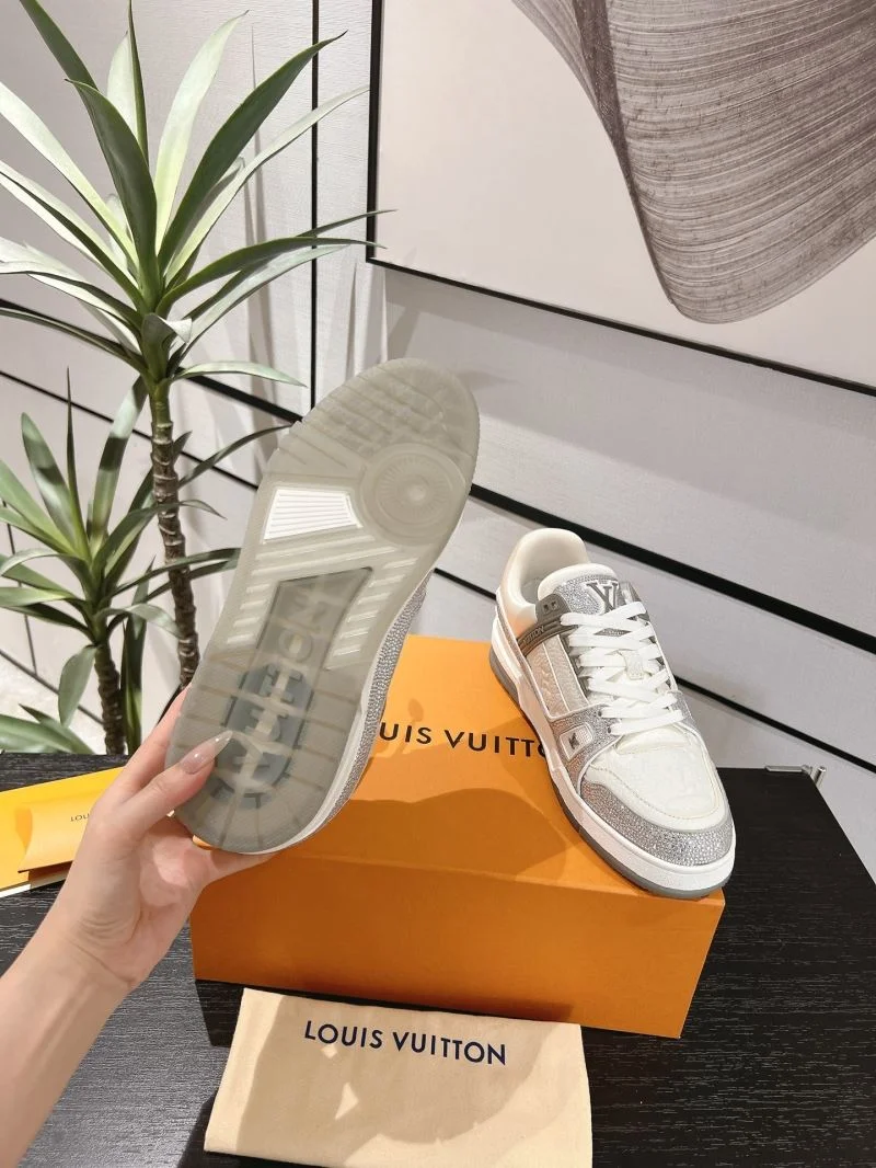 Accurate model Louis Vuitton Trainer Sneaker