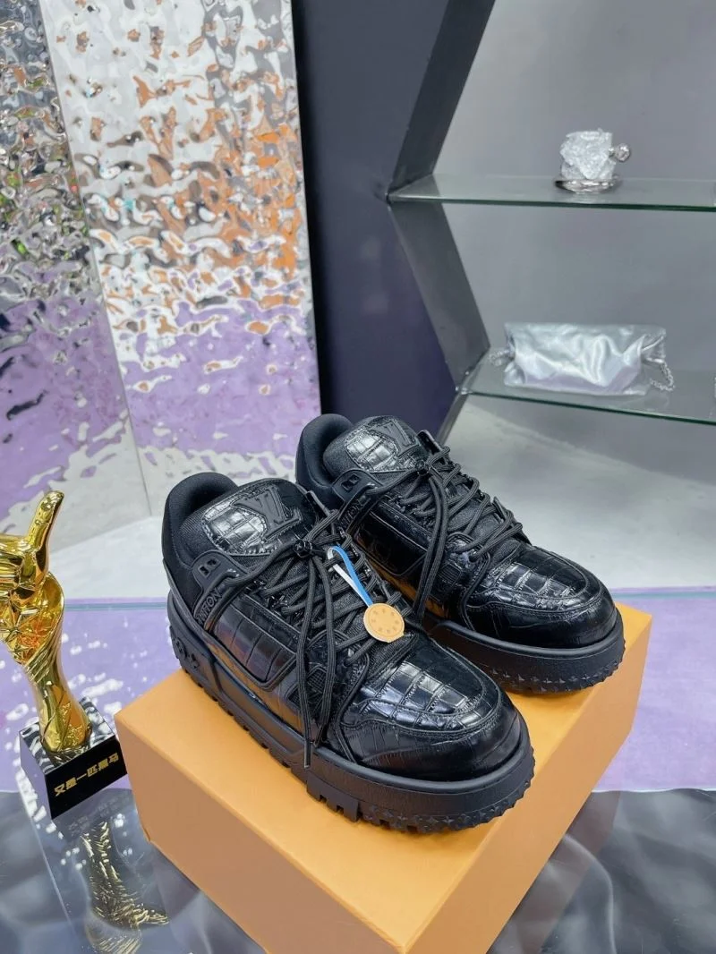 Accurate model Louis Vuitton Trainer Sneaker