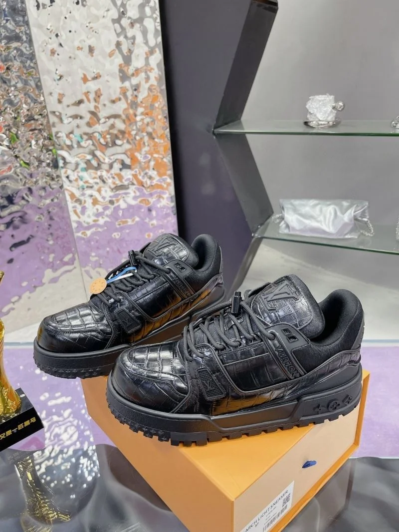 Accurate model Louis Vuitton Trainer Sneaker