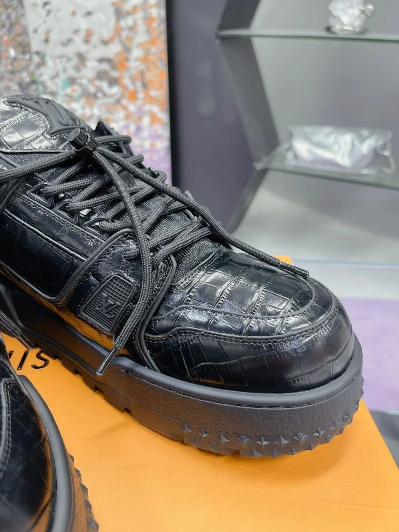 Accurate model Louis Vuitton Trainer Sneaker