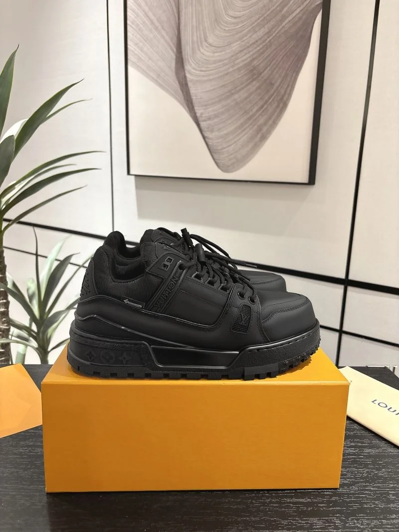 Exact replica Louis Vuitton Trainer Sneaker