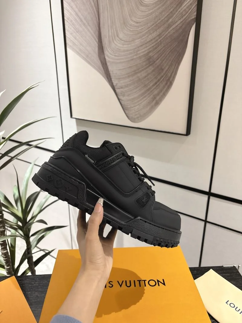 Exact replica Louis Vuitton Trainer Sneaker