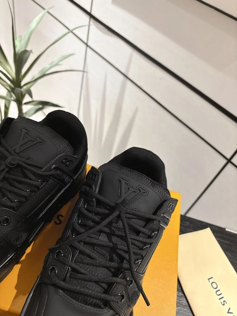 Exact replica Louis Vuitton Trainer Sneaker