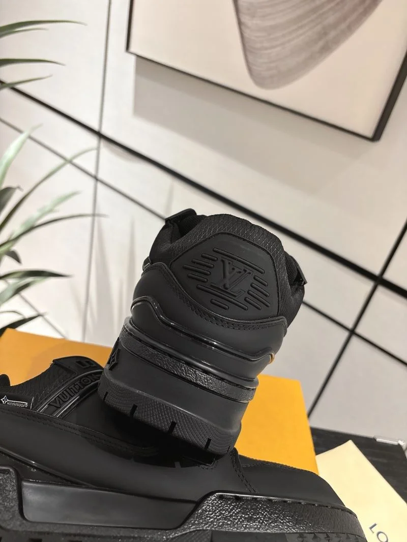 Exact replica Louis Vuitton Trainer Sneaker