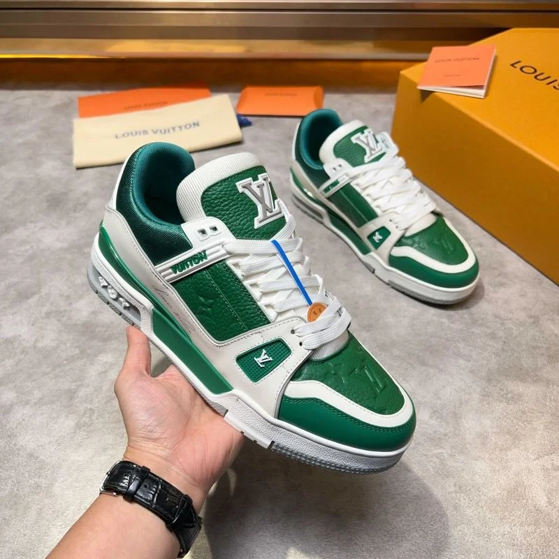 Accurate model Louis Vuitton Trainer Sneaker