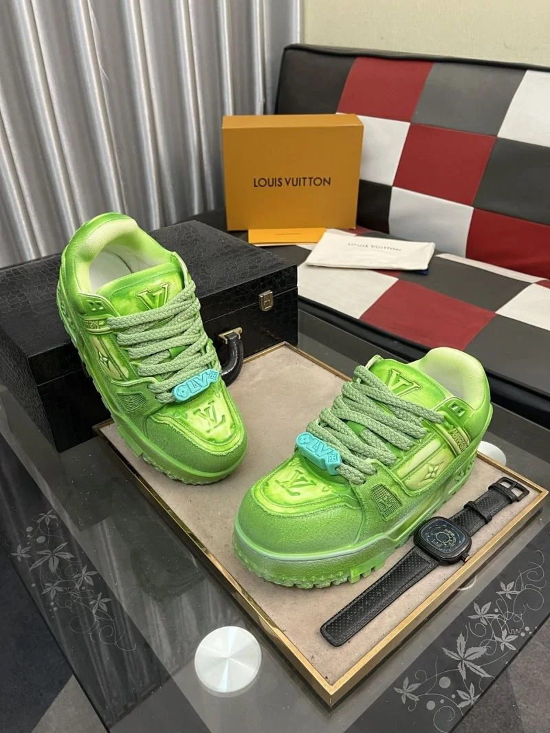 Accurate model Louis Vuitton Trainer Sneaker