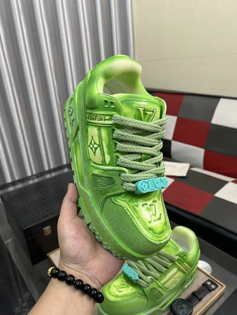 Accurate model Louis Vuitton Trainer Sneaker