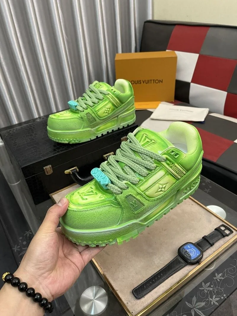 Accurate model Louis Vuitton Trainer Sneaker