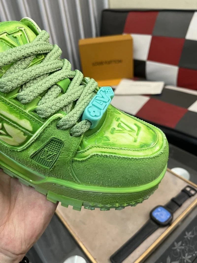 Accurate model Louis Vuitton Trainer Sneaker