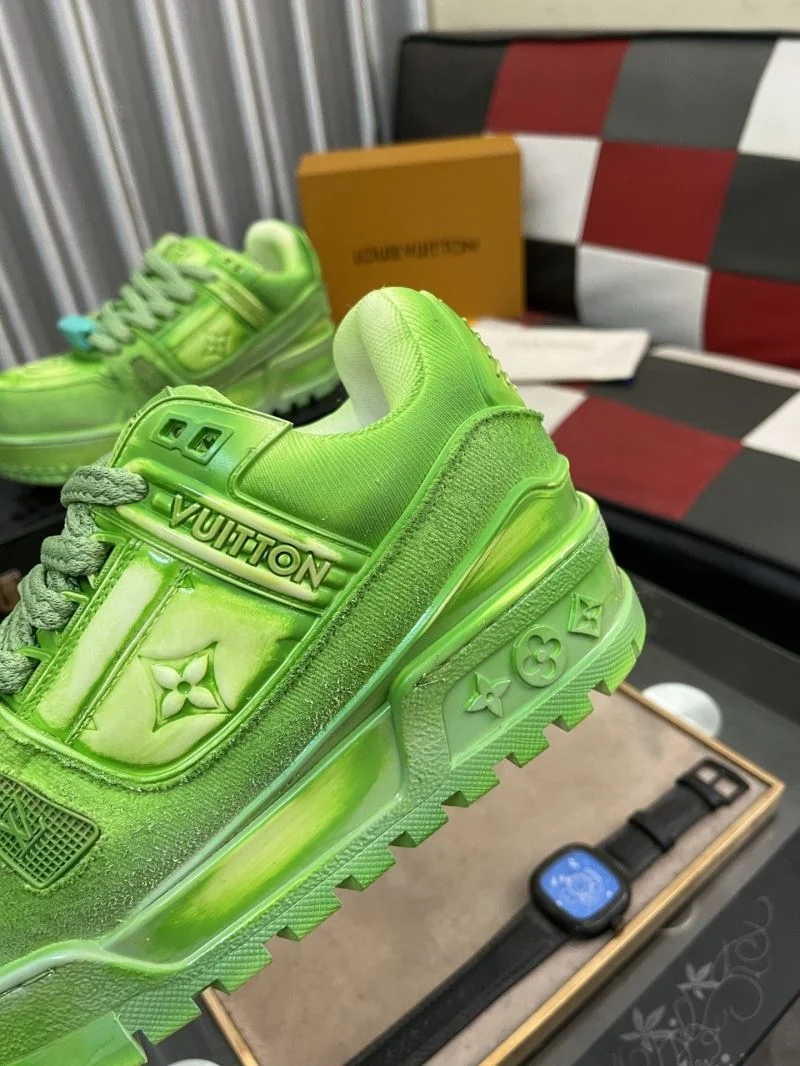 Accurate model Louis Vuitton Trainer Sneaker
