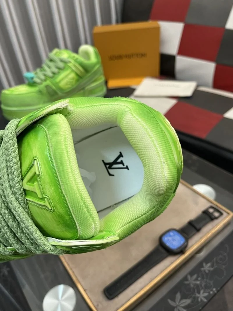 Accurate model Louis Vuitton Trainer Sneaker